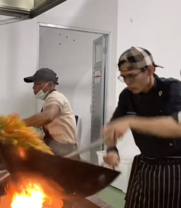 Mengintip Kegiatan Chef Dapur MBG Masak Ribuan Makanan dalam Sehari