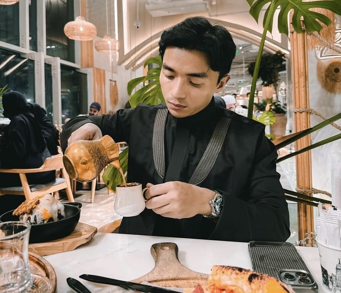 So Sweet! Momen Taqy Malik Makan Malam Romantis Bersama Istri