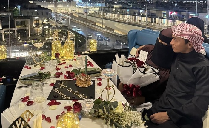 So Sweet! Momen Taqy Malik Makan Malam Romantis Bersama Istri