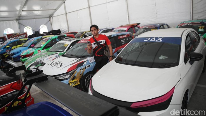 Pameran Mobil Balap Tarik Perhatian Pengunjung MotoGP 2025