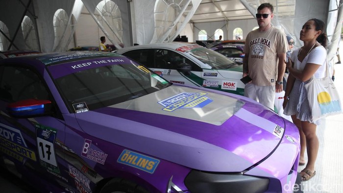 Pameran Mobil Balap Tarik Perhatian Pengunjung MotoGP 2025