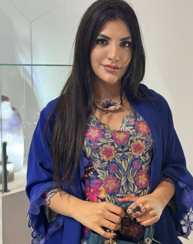 Foto: Mariam Mohamed, Wanita Uni Emirat Arab Cetak Sejarah di Miss Universe