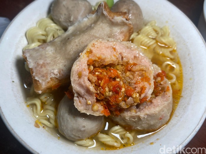 Di Jaksel Ada Bakso Keju hingga Mie Ayam Taichan Favorit Artis