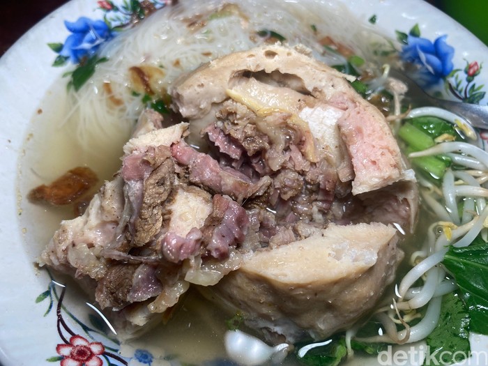 Di Jaksel Ada Bakso Keju hingga Mie Ayam Taichan Favorit Artis