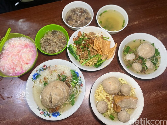 Di Jaksel Ada Bakso Keju hingga Mie Ayam Taichan Favorit Artis