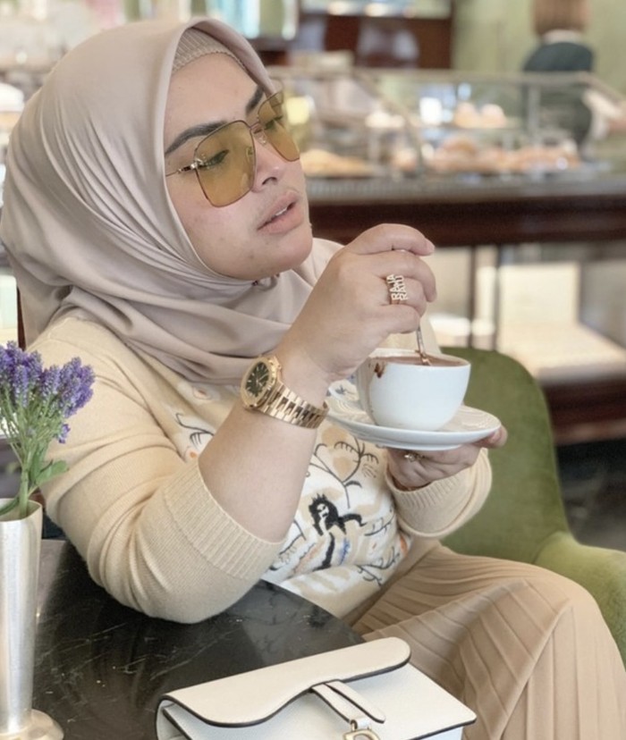 Aksi Aisyahrani, Adik Princess Syahrini Saat Jualan Sambal hingga Peyek