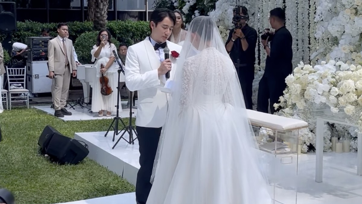 Amanda Manopo dan Kenny Austin Resmi Menikah