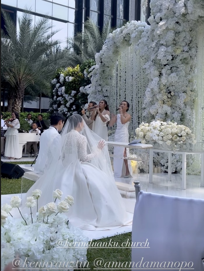 Kenny Austin Menangis Sambut Amanda Manopo di Altar Pernikahan