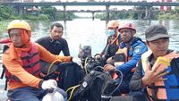 Pemotor Jatuh dari Jembatan Kembar Gowa Usai Tabrak Trotoar, Tim SAR Cari