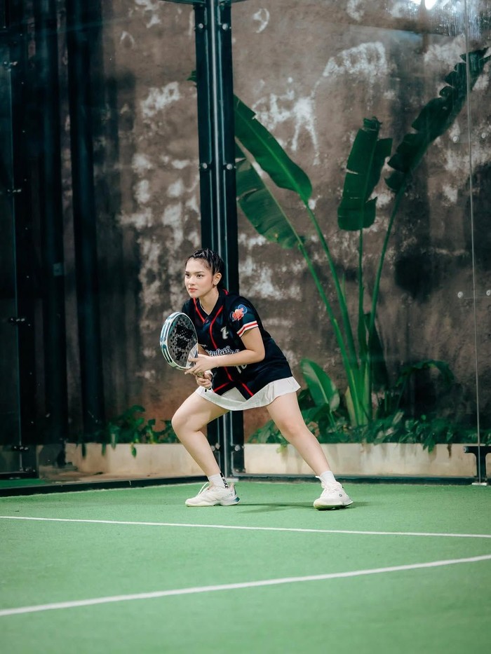 Potret Body Goals Davina Karamoy yang Lagi Terpadel-padel
