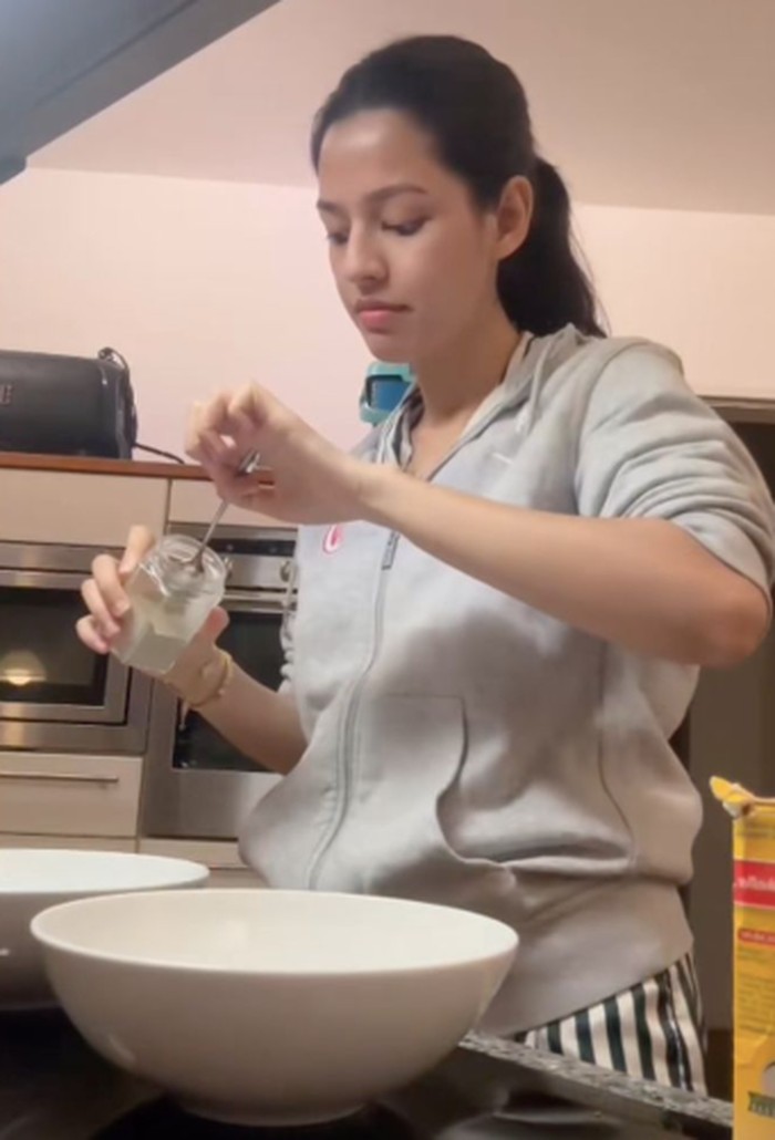 Susan Sameh Lagi Hamil, Ngidam Makan Mie Yamin di Jerman!