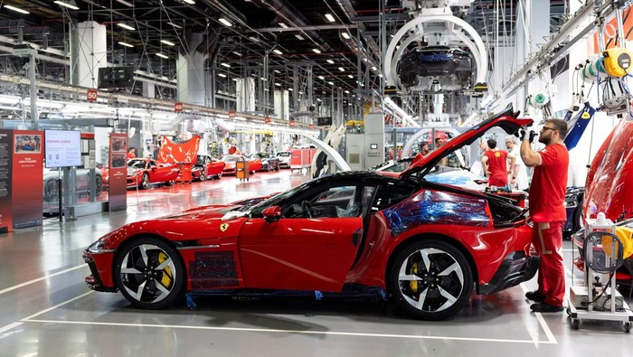 Intip Pabrik Ferrari, Kuda Jingkrak Siap Ngebut ke Era Listrik