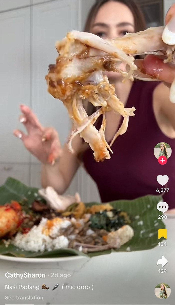 Cathy Sharon Nikmat Makan Nasi Padang, Netizen: Berasa Ilegal Lihatnya
