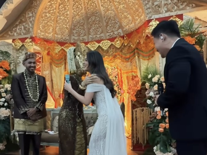 Kejutan! Raisa Andriana Nyanyi di Nikahan Penggemar, Auto Bikin Syok
