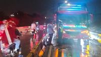 Bus Gangguan di Flyover Pesing Jakbar Malam Ini, Lalin Macet