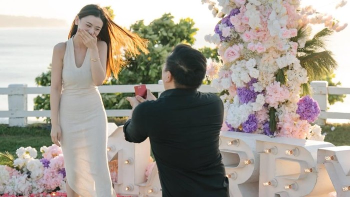 Congrats! Debby Shinta Dilamar Pacar di Bali Usai 4 Tahun Bersama