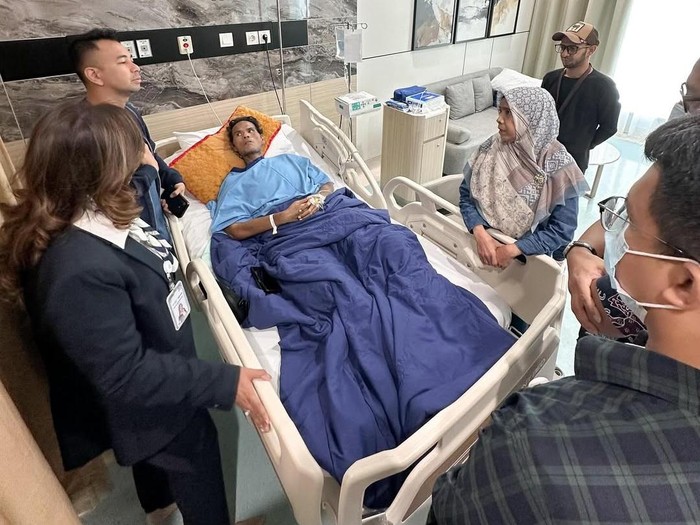 Cuma Bisa Terbaring, Fahmi Bo Dipindah Raffi Ahmad ke Rumah Sakit