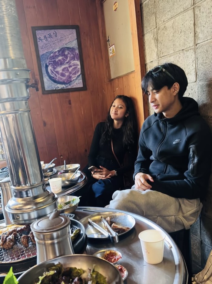 Seru! Claresta Taufan, Pemain Film 'Pangku' Kulineran di Korea dan Bali