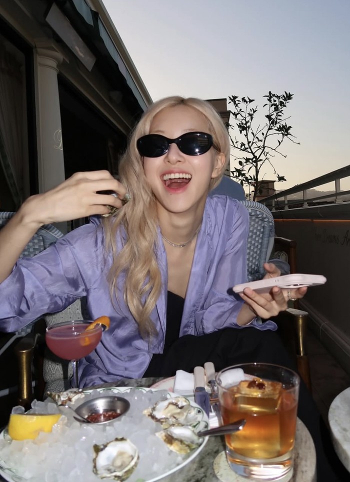 Rose BLACKPINK Makan Nasi Goreng di Jakarta hingga Pizza di New York