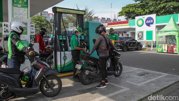 Antusiasme Pengendara Sambut Kembalinya BBM Ron 92 di SPBU BP Bekasi