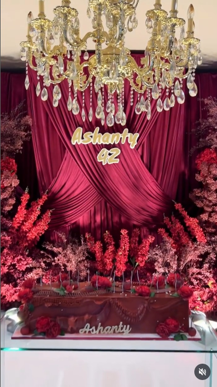 Meriahnya Ultah Ashanty ke-42, Dirayakan dengan Makan-makan di Rumah