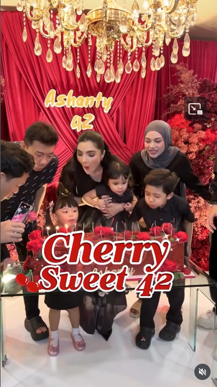 Meriahnya Ultah Ashanty ke-42, Dirayakan dengan Makan-makan di Rumah