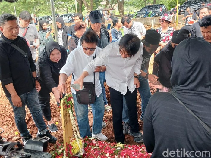 Totok Sardjan Meninggal Dunia, Once Mekel: Bapak Mertua Saya Sangat Sehat