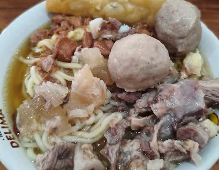 10 Rekomendasi Bakso Legendaris di Solo, Dijamin Enak dan Halal