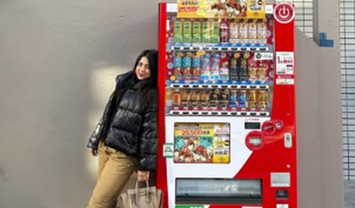 Gaya YouTuber Nessie Judge Saat Ngopi dan Kulineran di Luar Negeri