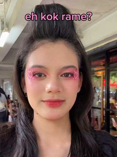 Cerita di Balik Viral Jasa Rias Rp 35 Ribu di Konser Blackpink, Diserbu ...