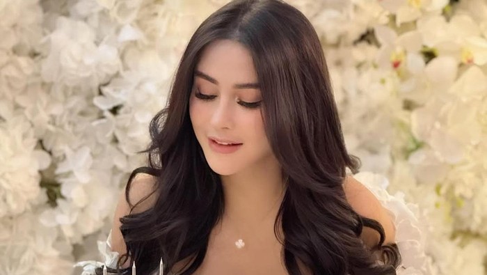 Bebizie Ultah ke-43, Doa Tetap Cantik dan Kaya Raya