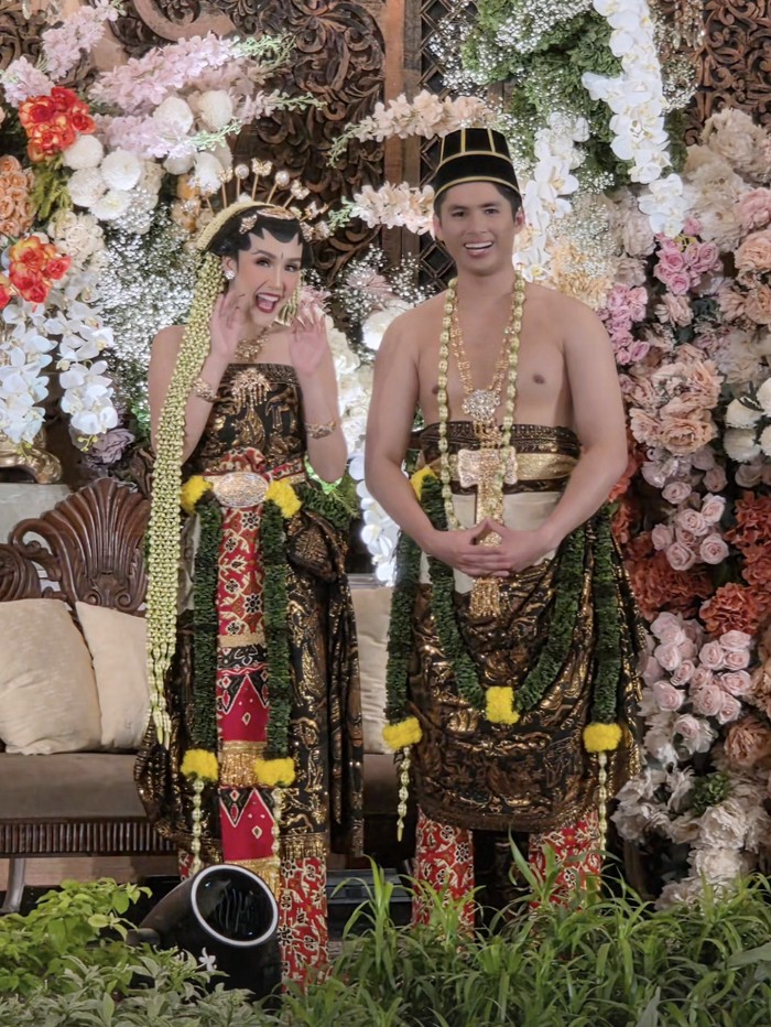 Pernikahan Luna Shabrina dengan Raden Mas Axel Caesario Efian Kental Adat Jawa