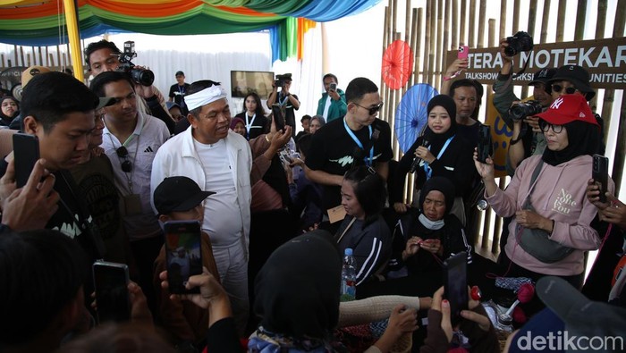 Potret Antusias Warga Sambut KDM di West Java Festival 2025