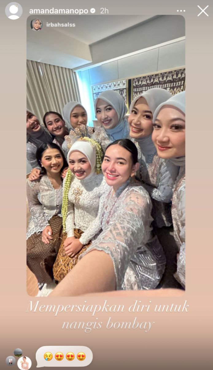 Gaya Amanda Manopo Jadi Bridesmaid, Tampil Sederhana Tanpa Makeup