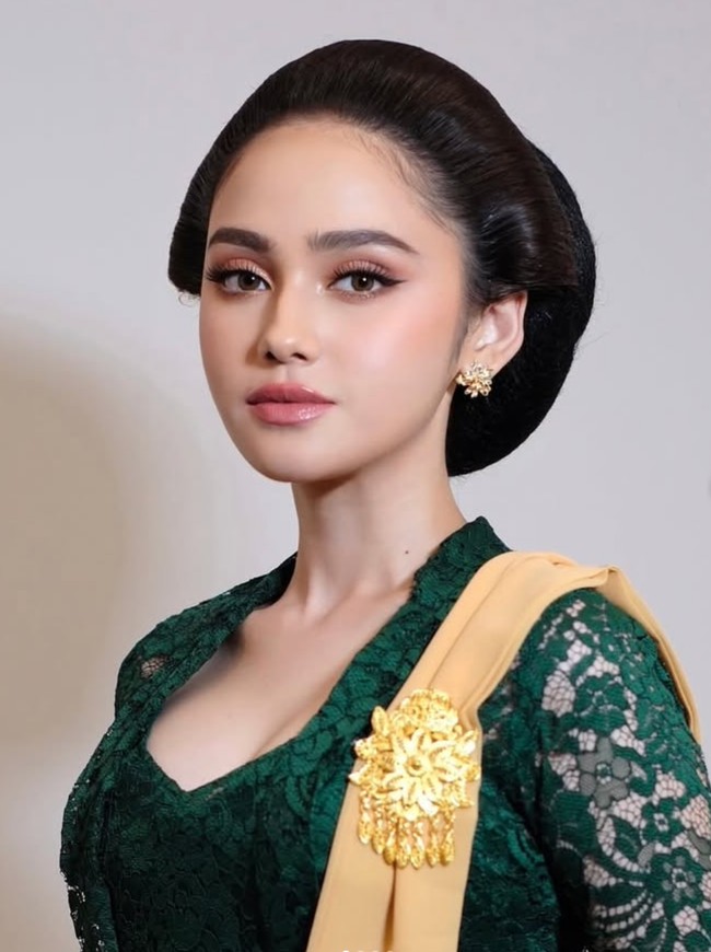 Potret Syifa Hadju Jadi Bridesmaid, Anggun Memesona Pakai Kebaya dan ...