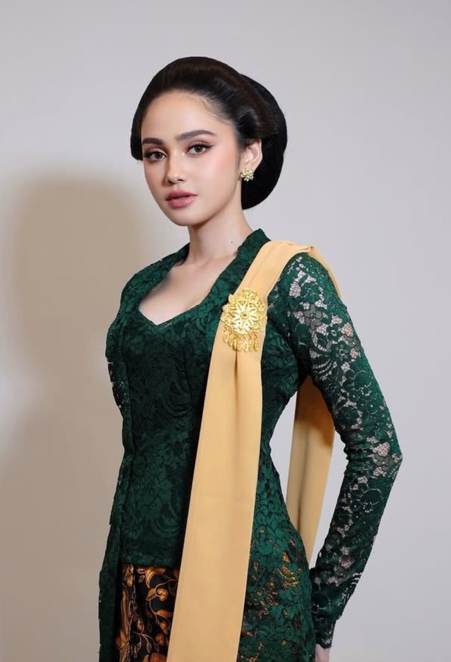 Potret Syifa Hadju Jadi Bridesmaid, Anggun Memesona Pakai Kebaya dan ...