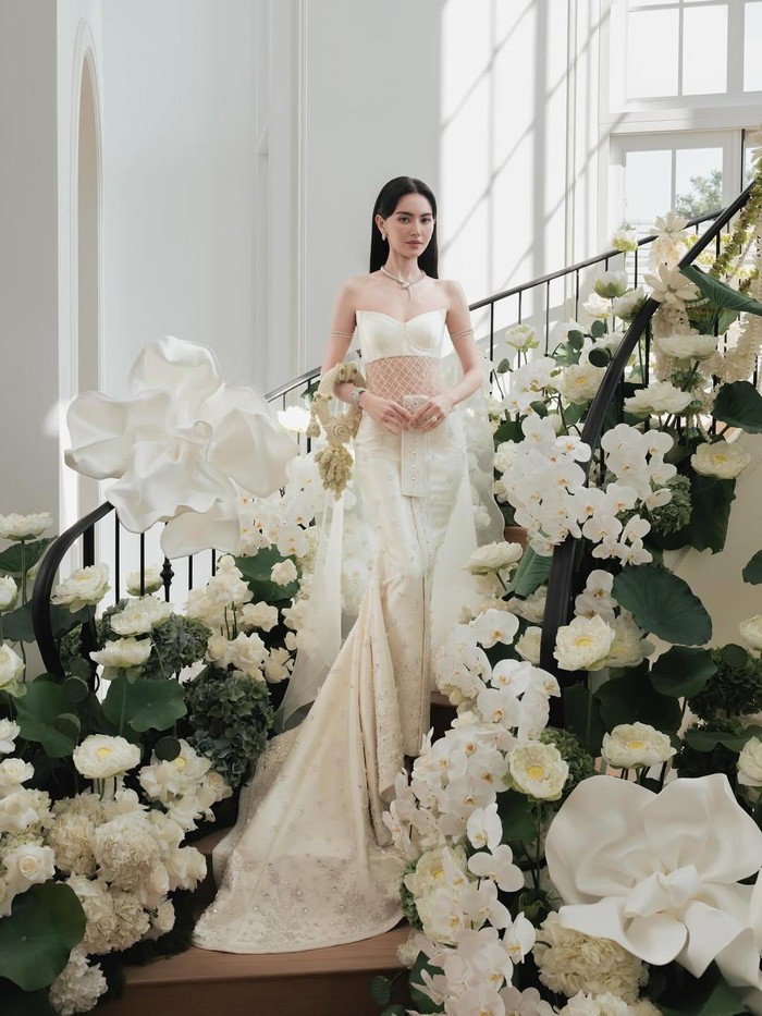 Momen Bintang Film Pee Mak, Davika Hoorne Menikah dengan Ter Chantavit