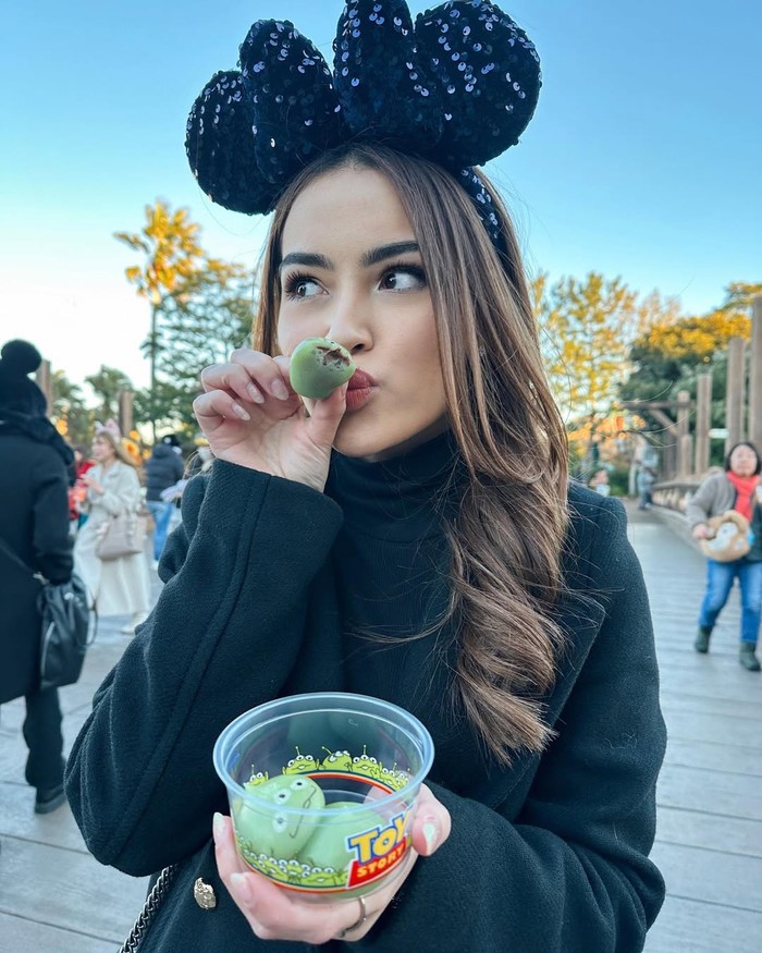 Foodies! Keseruan Nicole Parham Ngemil Es Krim di Maldive dan Jepang