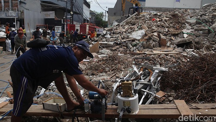 Penampakan Terkini Rumah Ahmad Sahroni yang Dibongkar