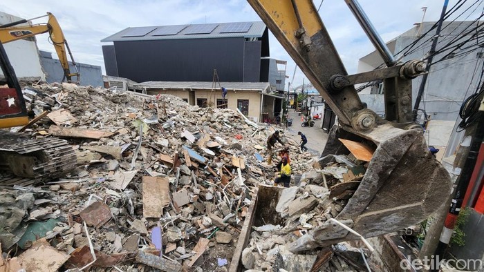 Penampakan Terkini Rumah Ahmad Sahroni yang Dibongkar