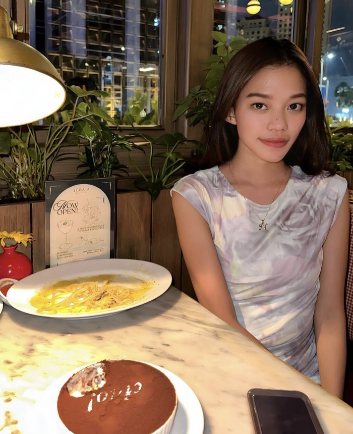 Pose Cantik Ummi Quary Saat Makan Nasi Lemak hingga Sate Wagyu