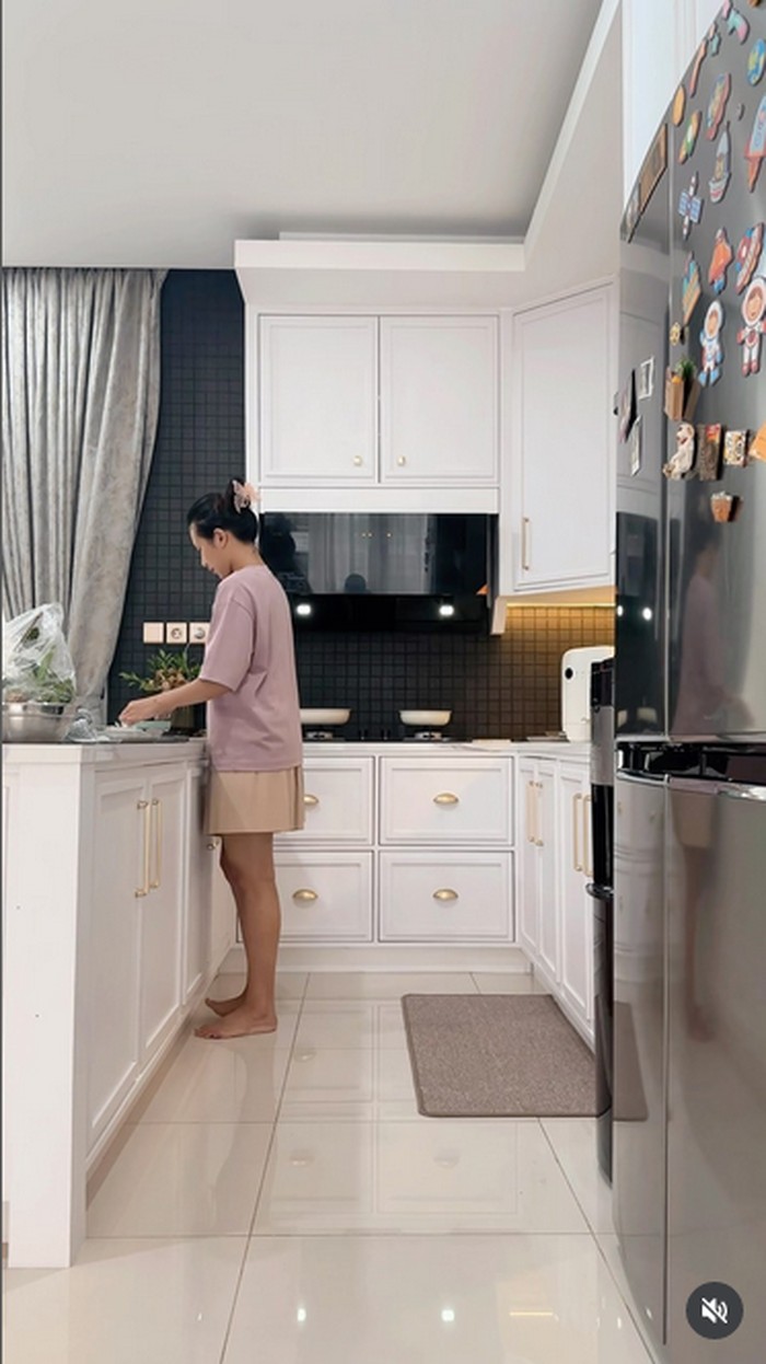 Yuk! Intip Dapur Modern Indah Permatasari yang Bikin Betah Masak