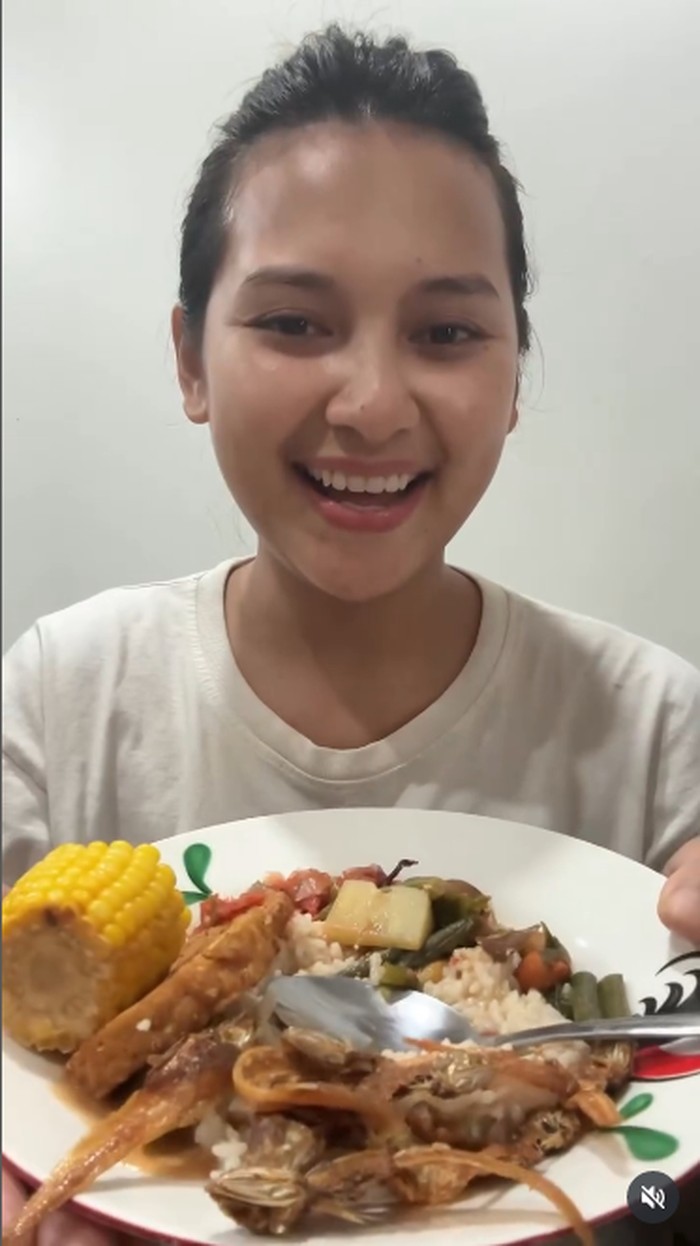 Yuk! Intip Dapur Modern Indah Permatasari yang Bikin Betah Masak