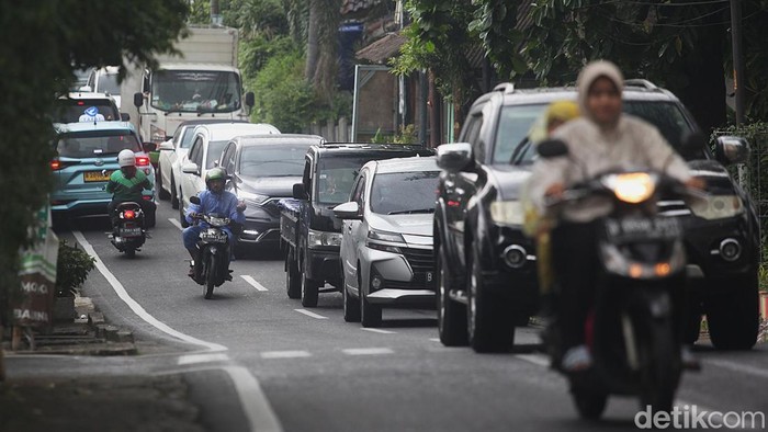 Proyek Galian di Bintaro Meluas, 'Jalan Tikus' Ikut Macet
