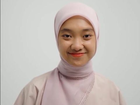 7 Warna Hijab yang Bikin Wajah Cerah untuk Kulit Sawo Matang