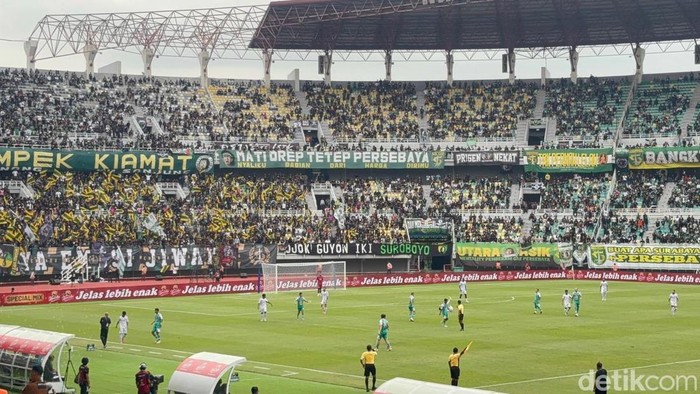 Hujan Kartu Kuning, Babak Pertama Persebaya Vs Arema FC 0-0