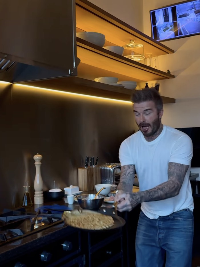 David Beckham Gak Cuma Urus Kebun, Ternak Ayam, Lebah, tapi Juga Bikin Kue