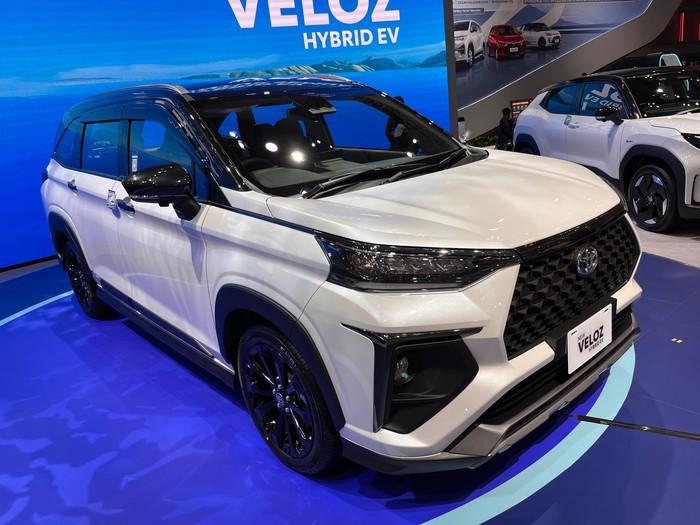 Lihat Lebih Dekat Toyota Veloz Hybrid varian Tertinggi