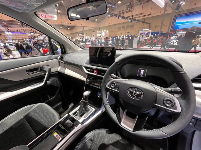 Lihat Lebih Dekat Toyota Veloz Hybrid varian Tertinggi