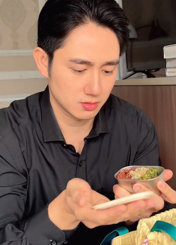 Potret Amanda Manopo yang Kini Hobi Masak 'MBG' buat Kenny Austin